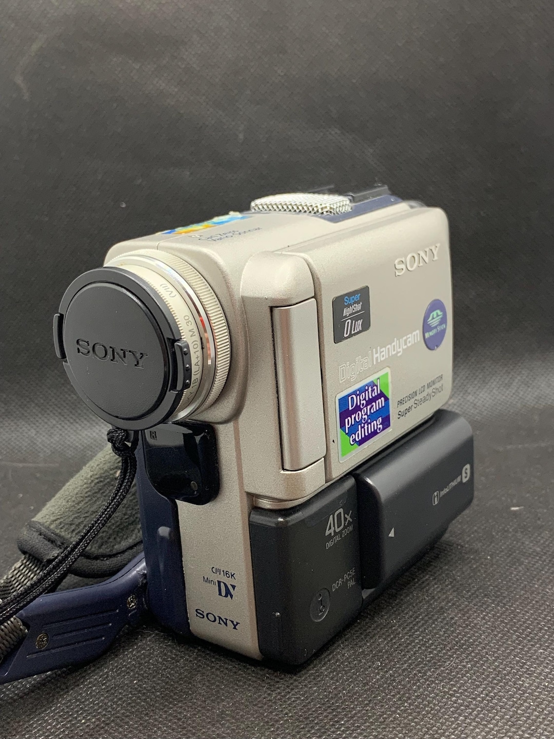 Video Camera Sony Digital Handycam DCR-PC5E PAL. Mini DV. 40X Digital ...