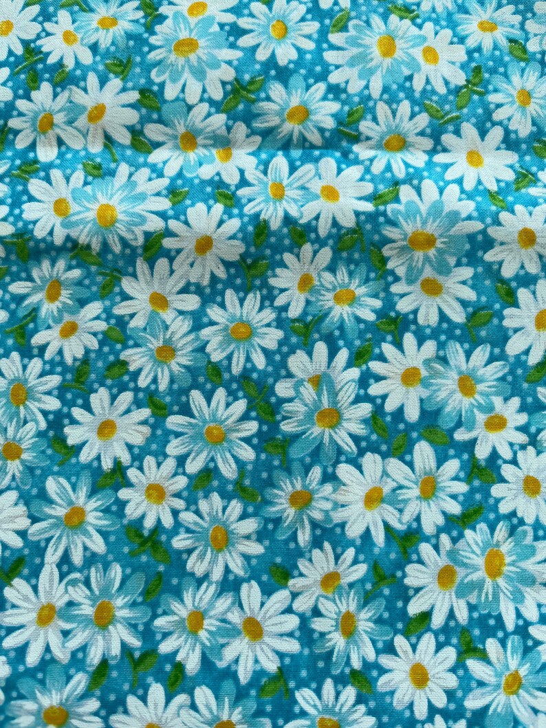 Daisies Spring Floral Fabric - Etsy UK