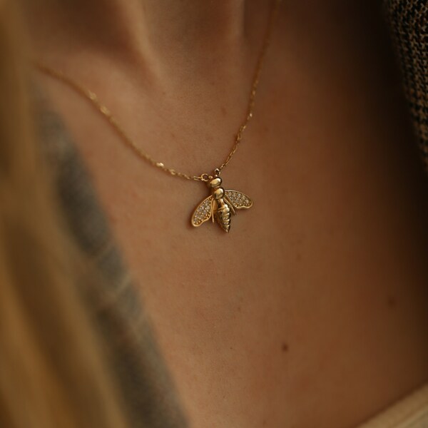 Bee Charm Necklace - Etsy