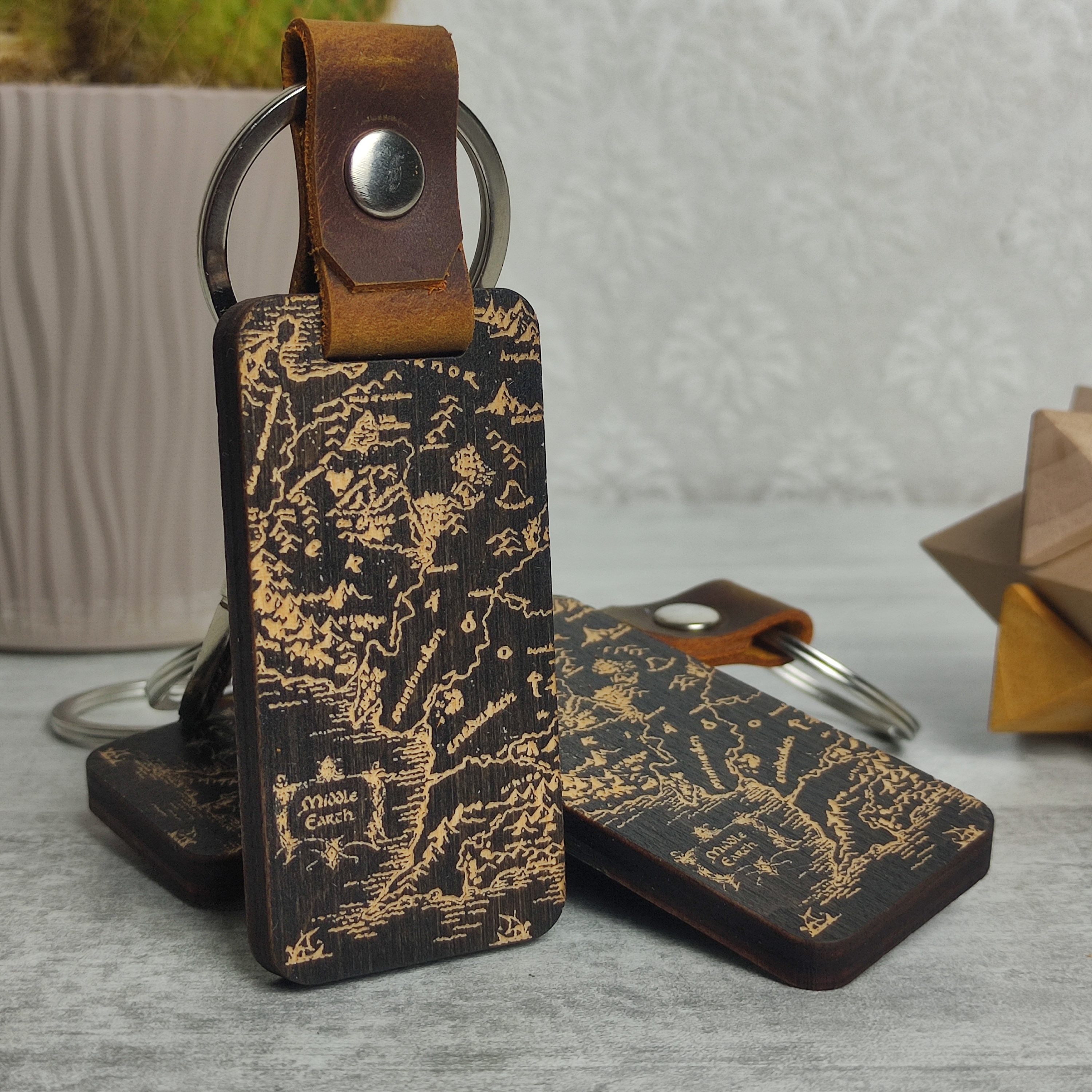 Personalized Wooden Keychain, Leather and Wood Keyring, LOTR Middle ...