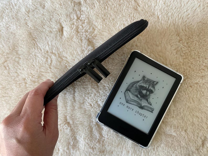 Horizontal Smut Dark Romance and Gothic Skull, Kindle Padded Sleeve for ...