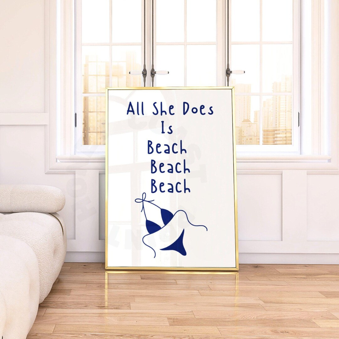 All She Dos Is Beach Beach Beach Typografie Digitaldruck in marineblau ...