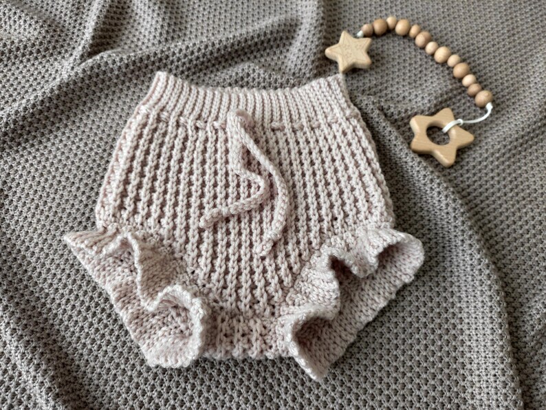 Crochet Pattern Ruffles Bloomers for Baby Girls, 4 Sizes From Newborn ...