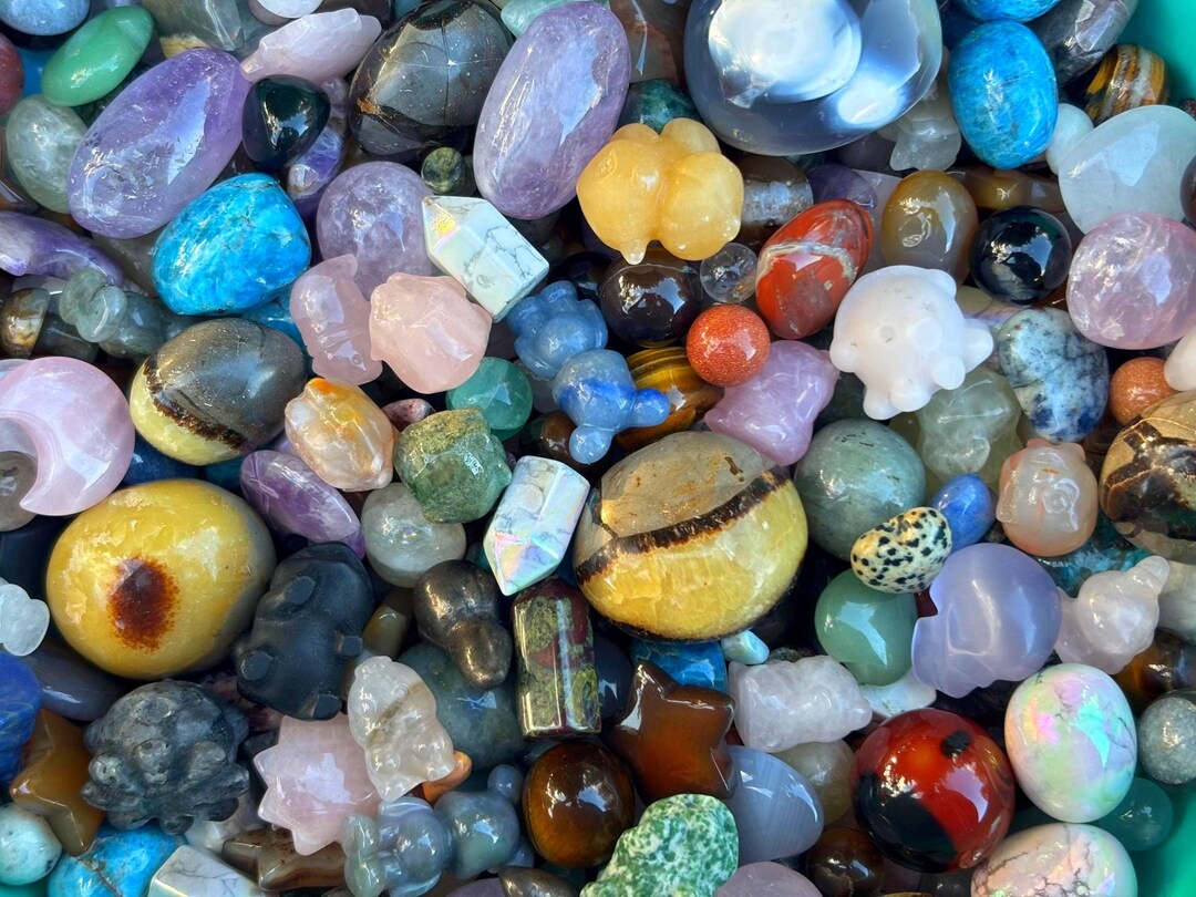 Rainbow Magic Mystery Crystal Confetti Scoop | Gemstone Confetti Mix ...