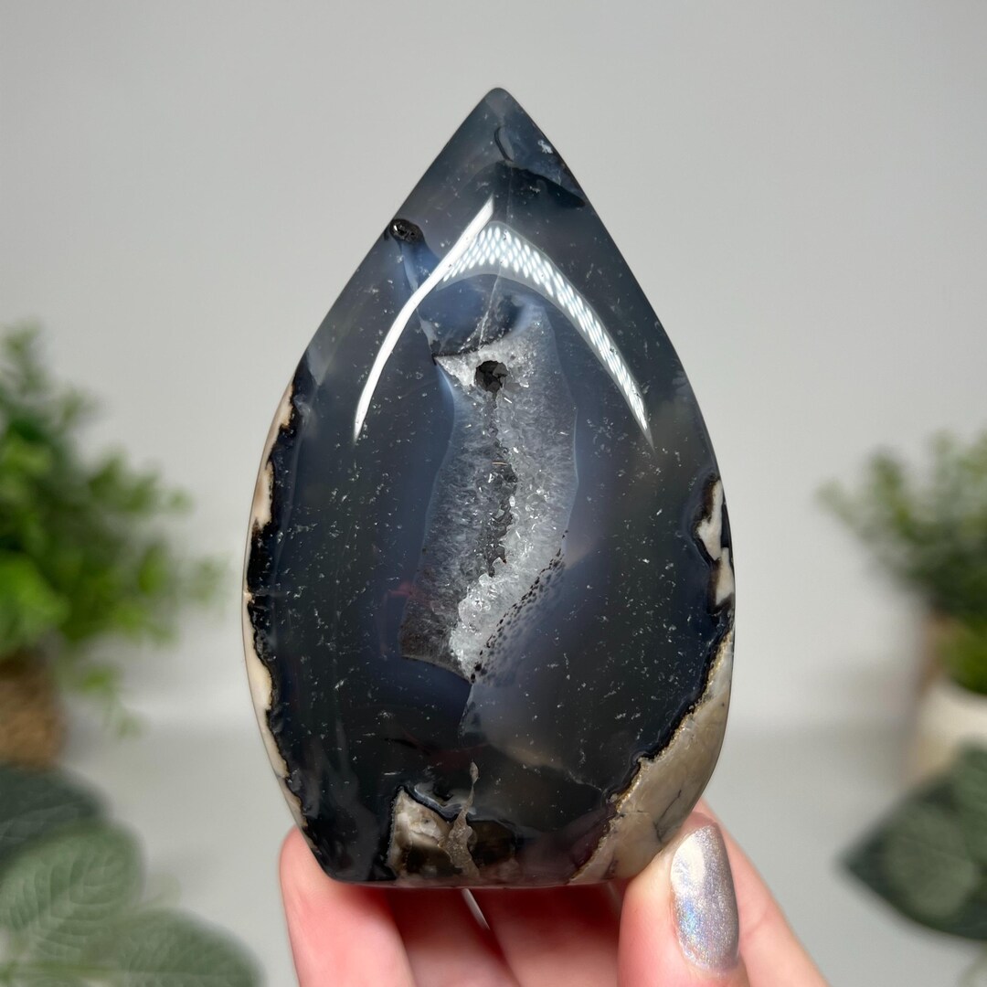 UV Reactive Druzy Volcano Agate Teardrop Tower , Point - Etsy UK