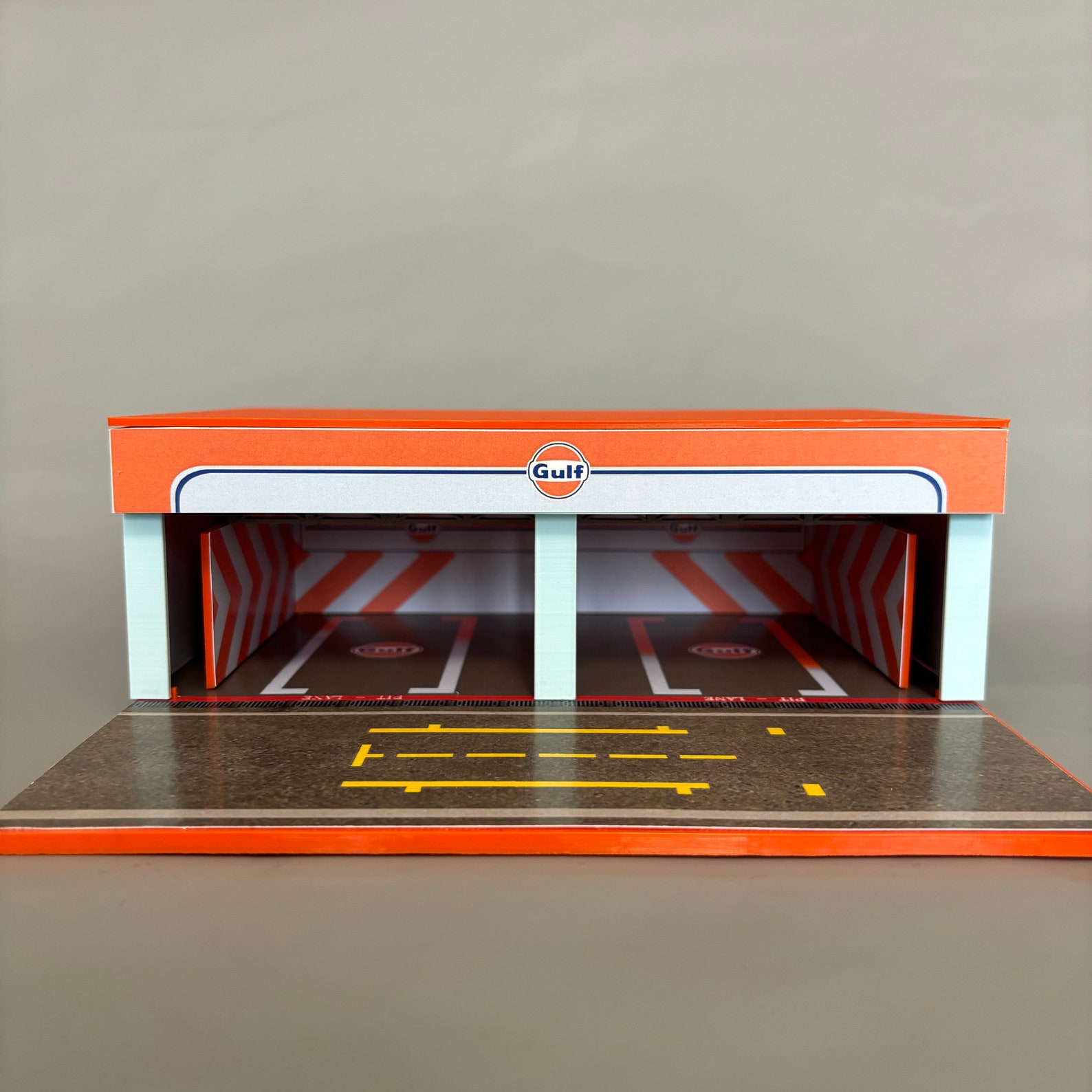 Pit Garage Diorama - Gulf Pit Garage Diorama - Garage Diorama - F1 ...
