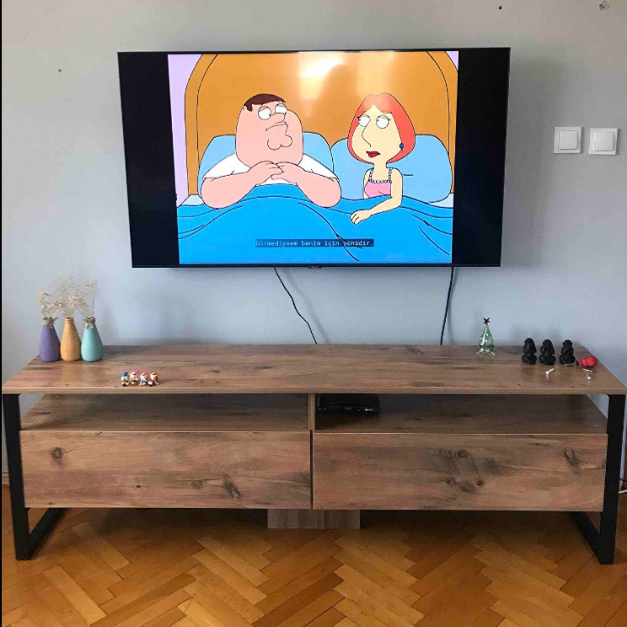 Metal Leg TV Unit, Shelf TV Stand, Wooden 2 Covered TV Stand ...