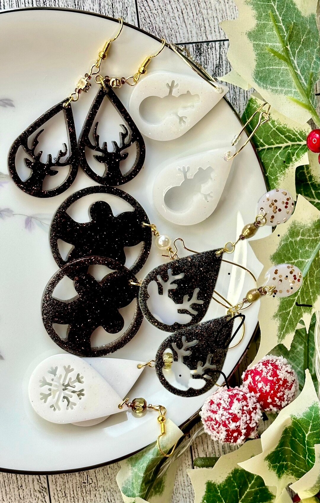 Elegant Christmas Holiday Resin With Gold and Glass Beads Dangle ...