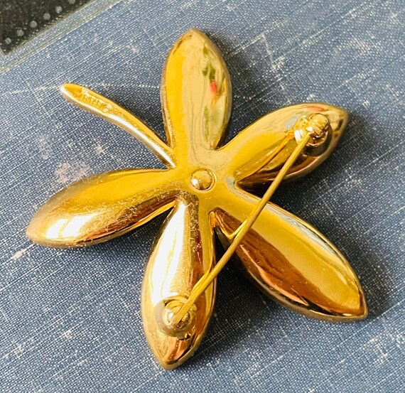 Vintage Crown Trifari Flower Brooch: 1960s Gold-Tone … - Gem