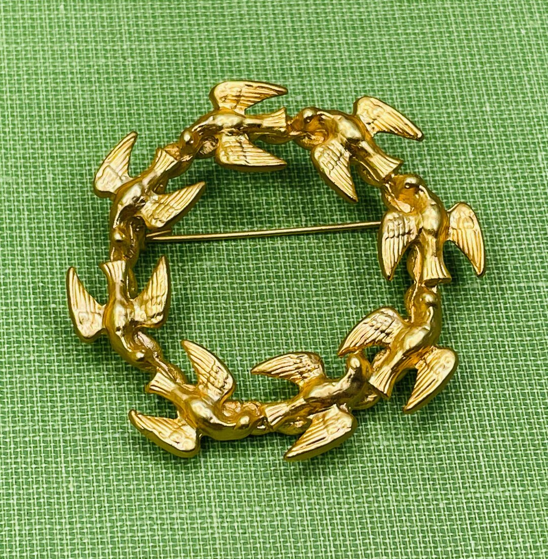 Vintage MMA Dove Wreath Brooch | 1990s Gold Bird Circle Pin | Peace ...