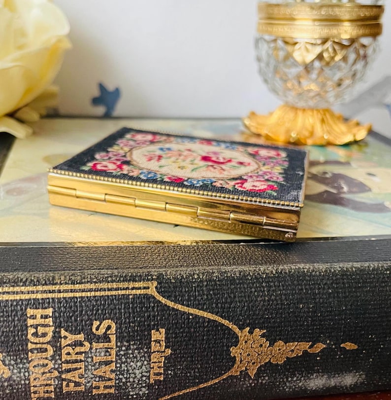 Vintage Schildkraut Petit Point Compact: 1940s Floral Powder Box - Etsy