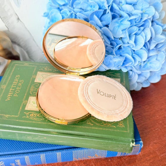 Vintage Volupte Gold Cameo Powder Compact: 1950s Seal… - Gem