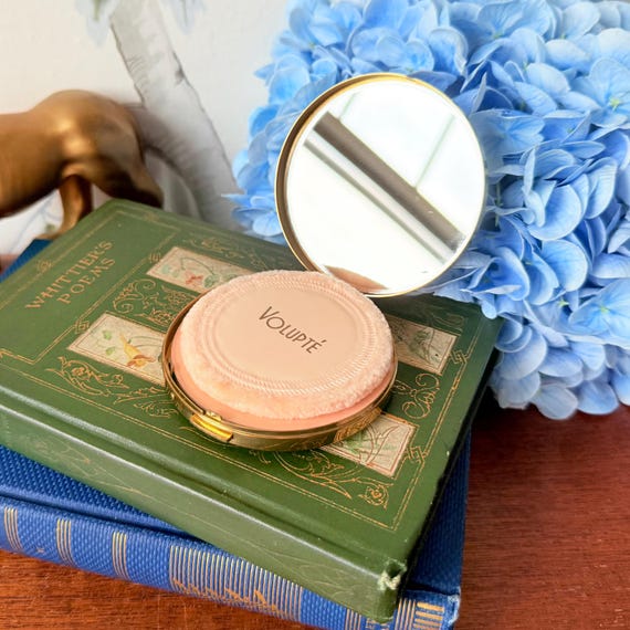 Vintage Volupte Gold Cameo Powder Compact: 1950s Seal… - Gem
