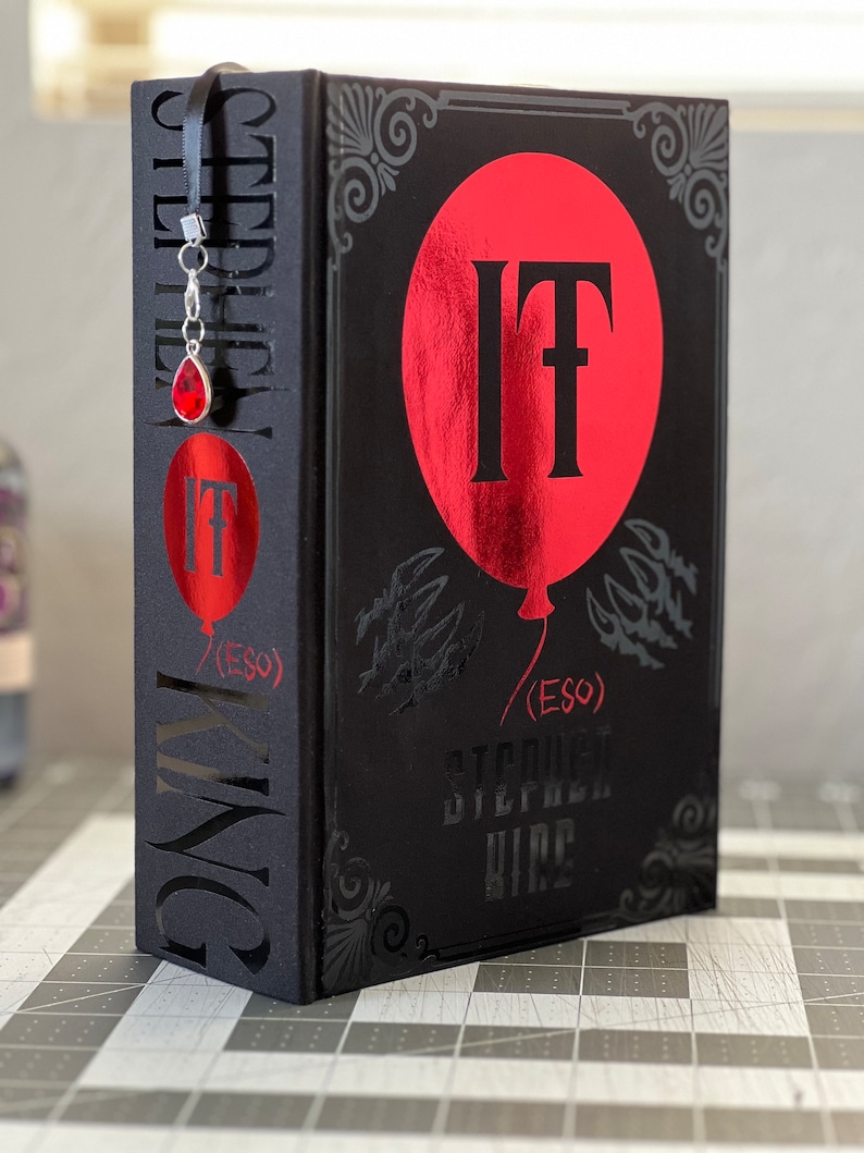 IT (Edición en español) de Stephen King. Edición especial en tapa dura ...