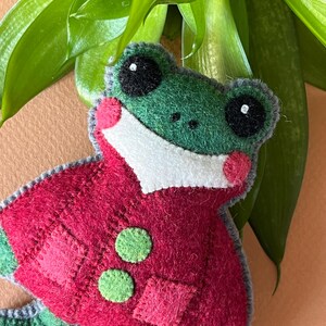 Felt Frog Wearing Coat PDF Pattern, Cute Toad Ornament, DIY Frog Sewing ...