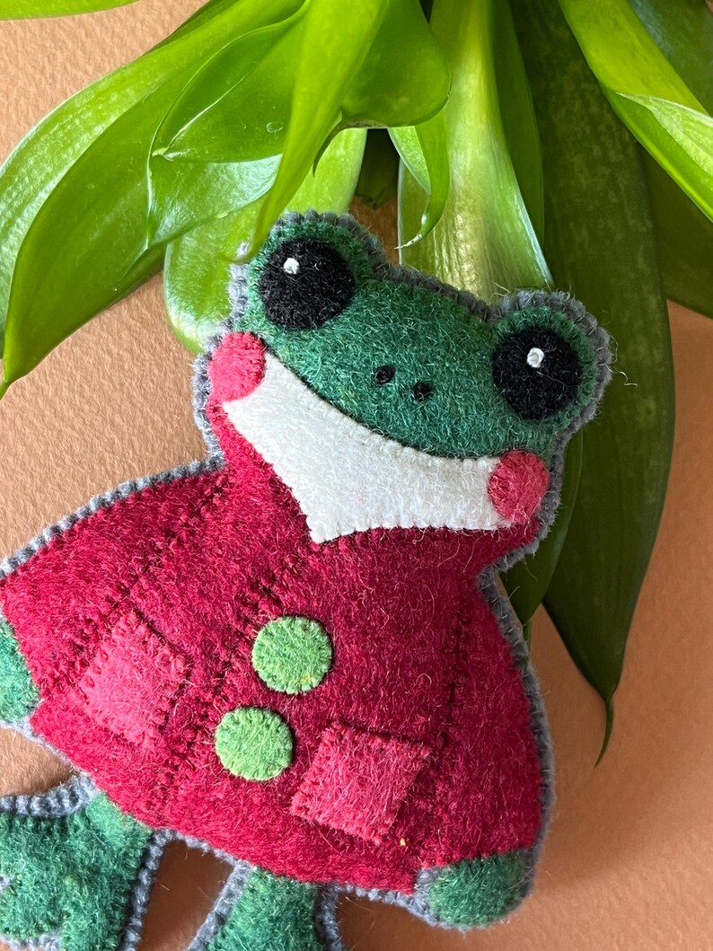 Felt Frog Wearing Coat PDF Pattern, Cute Toad Ornament, DIY Frog Sewing ...