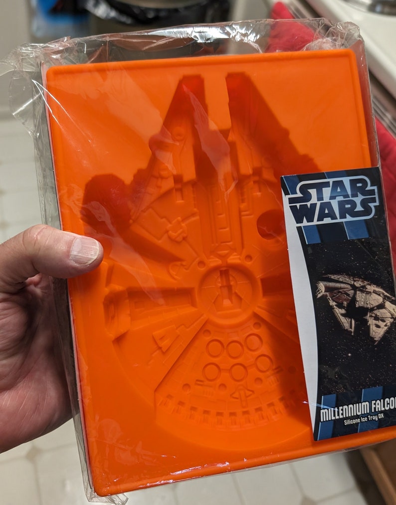 Star Wars Millennium Falcon Jumbo LARGE Silicone Ice Cube Candy Tray ...
