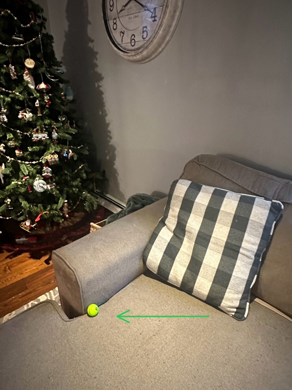 The Remote Float Helps Keep Track of Your TV Remote by Preventing It ...