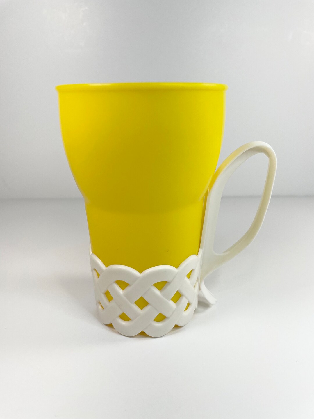 Vintage Mid-century Beacon Plastic Cups With Holder - Set of 2 Yellow ...