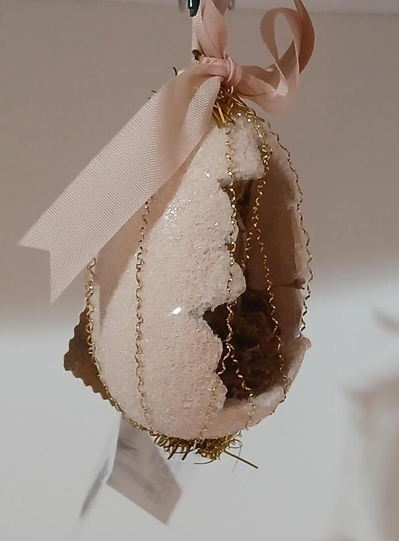 Wendy Addison's Fine Design of an Easter Egg Diorama From 2004 is Very ...
