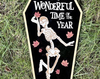 Skeleton Welcome Sign With Lights. Offering a Cute Halloween Welcome ...