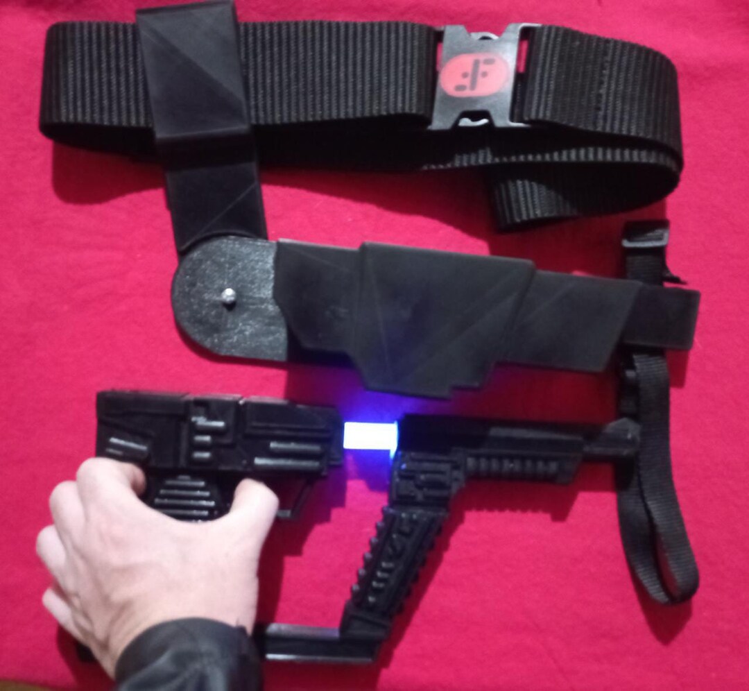 V Visitors Laser Prop Replica With Lights, Holster and Utility Belt 1/1 ...