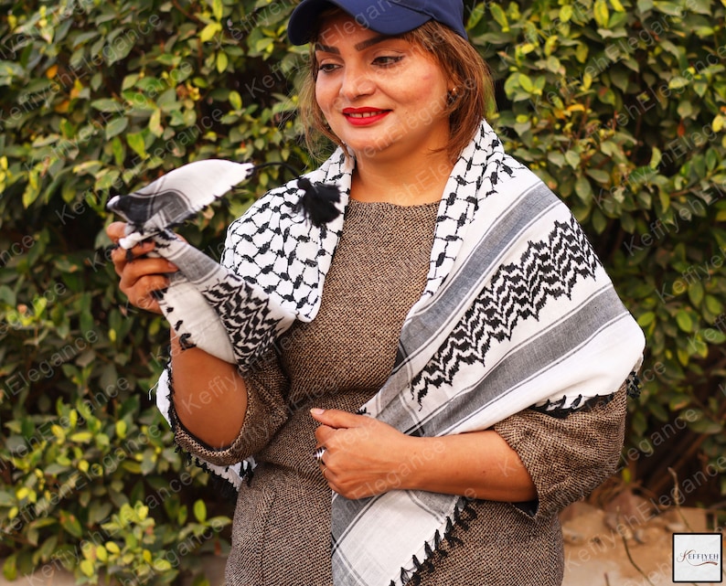 Traditional Arab Keffiyeh Palestine Scarf, Shemagh Palestinian Keffiyeh ...