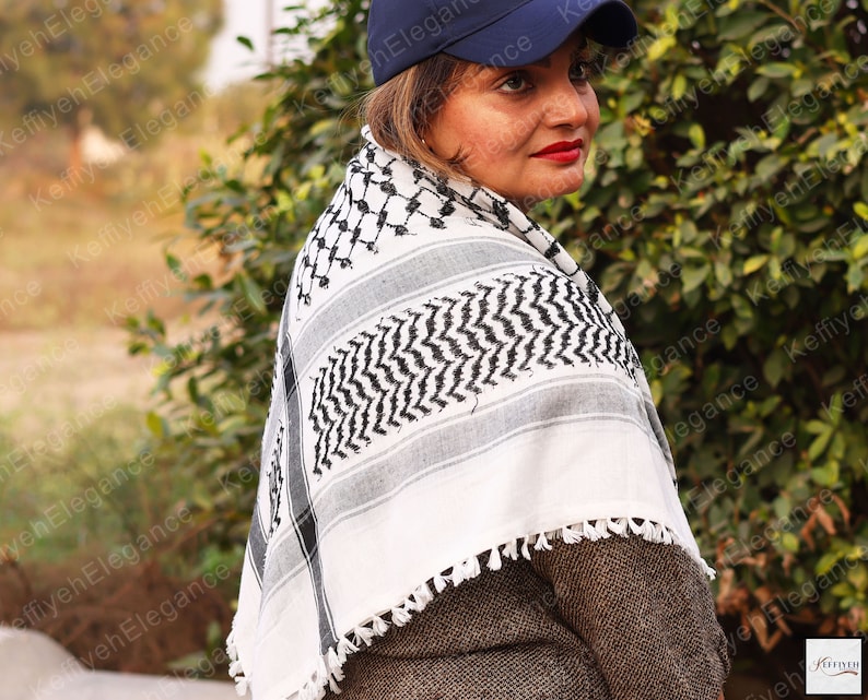 Traditional Arab Keffiyeh Palestine Scarf, Shemagh Palestinian Keffiyeh ...