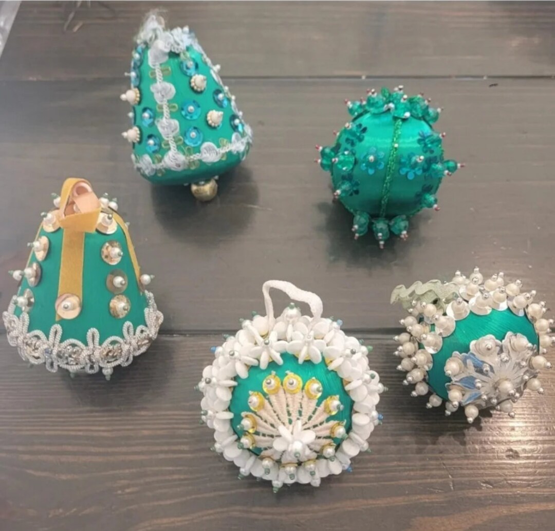 Lot of 5 Vintage Push Pin Beaded Sequin Satin Christmas Ornaments ... Lot of 5 Vintage Push Pin Beaded Sequin Satin Christmas Ornaments ...