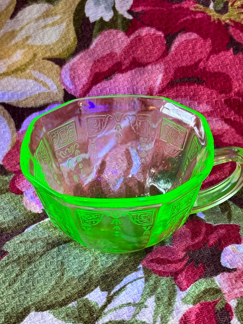 Green Vintage Uranium Cups: Glowing Glass Depression Glassware - Etsy
