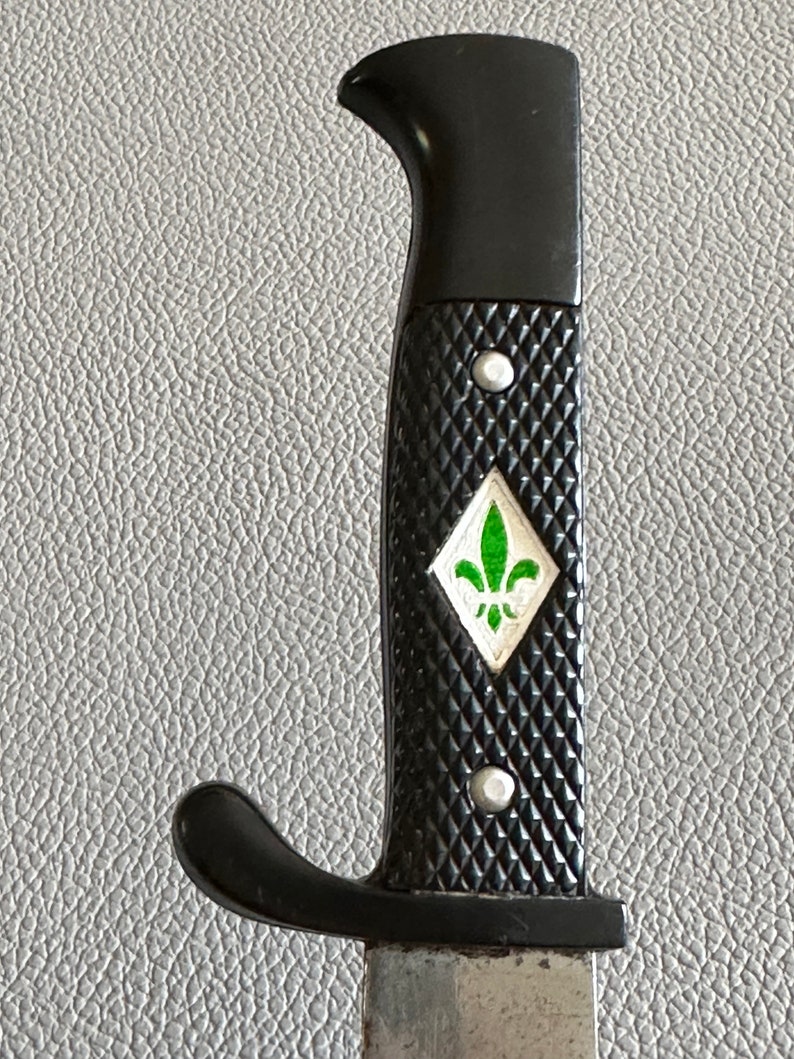 Vintage Scout Knife in Sheath and Boy Scout Lily in Green Diamond ...