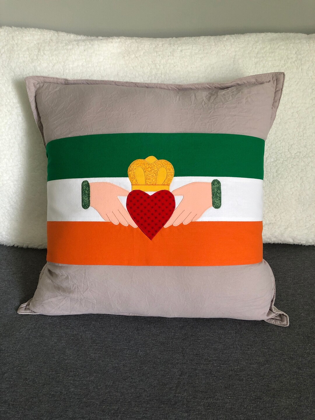 Claddagh Pillow Wrap: Appliqued Traditional Irish Motif, Fits 17"-18 ...