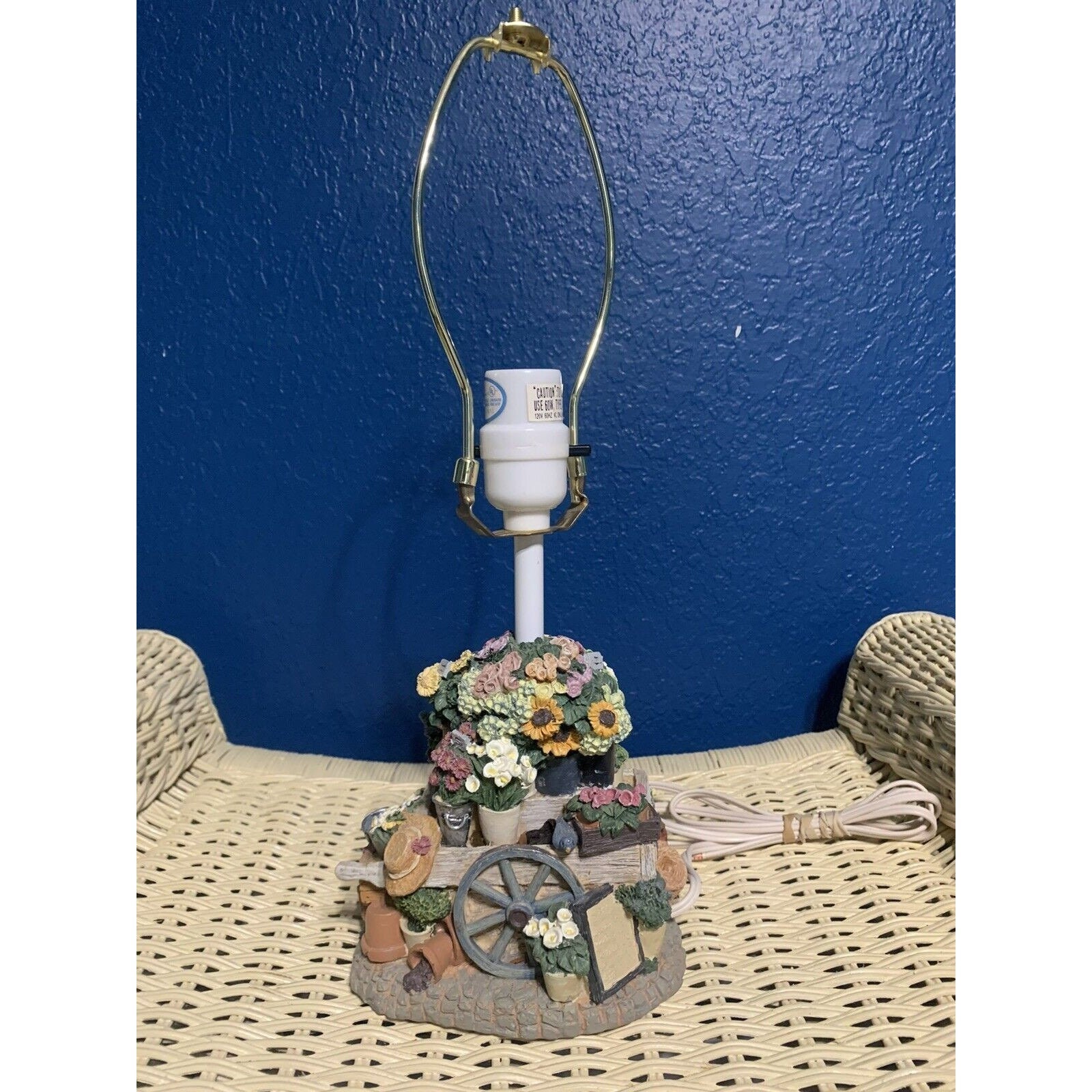 FIGI Graphics Garden/ Flower Stand Table Lamp Whimsical Fairy Tale ...