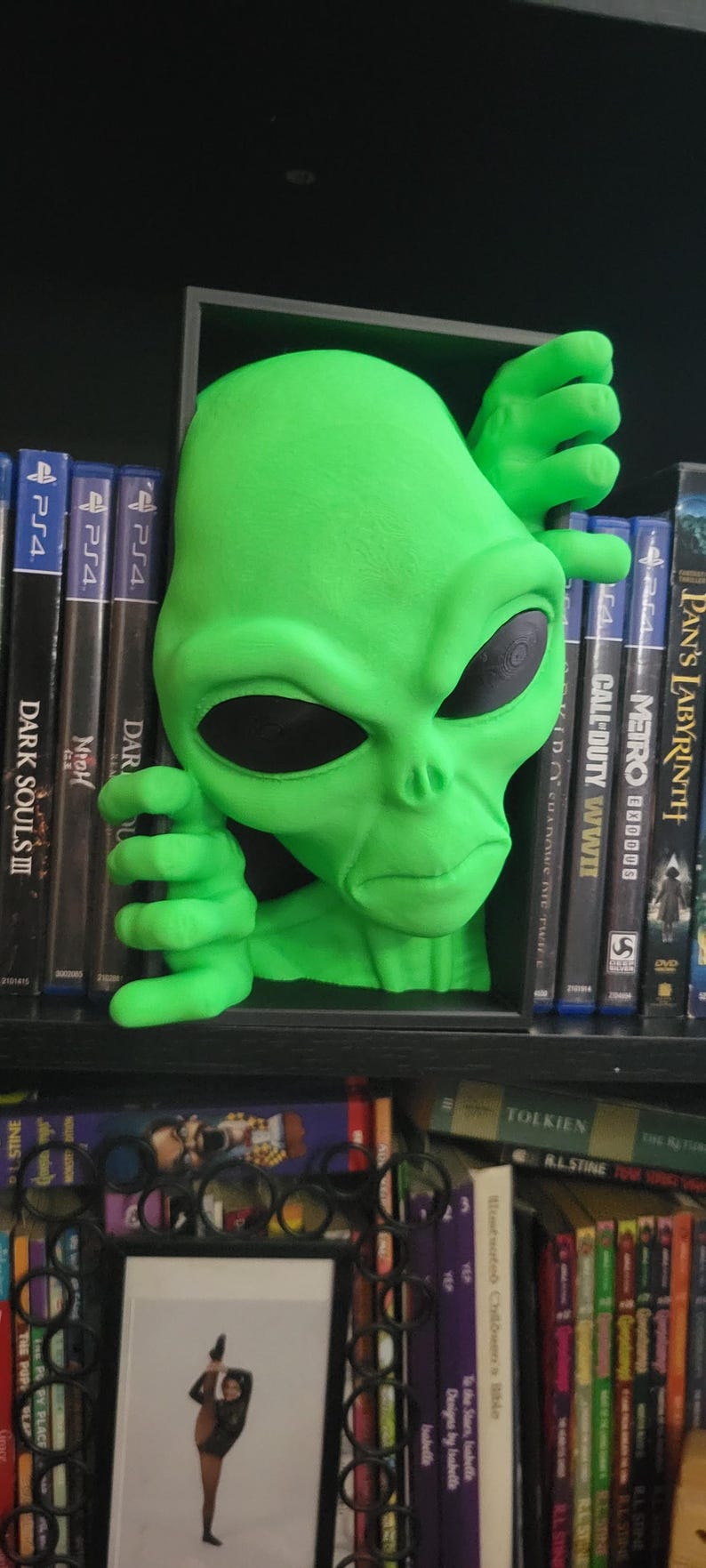 Alien Book Nook: Sci-fi Book Shelf Insert - Etsy