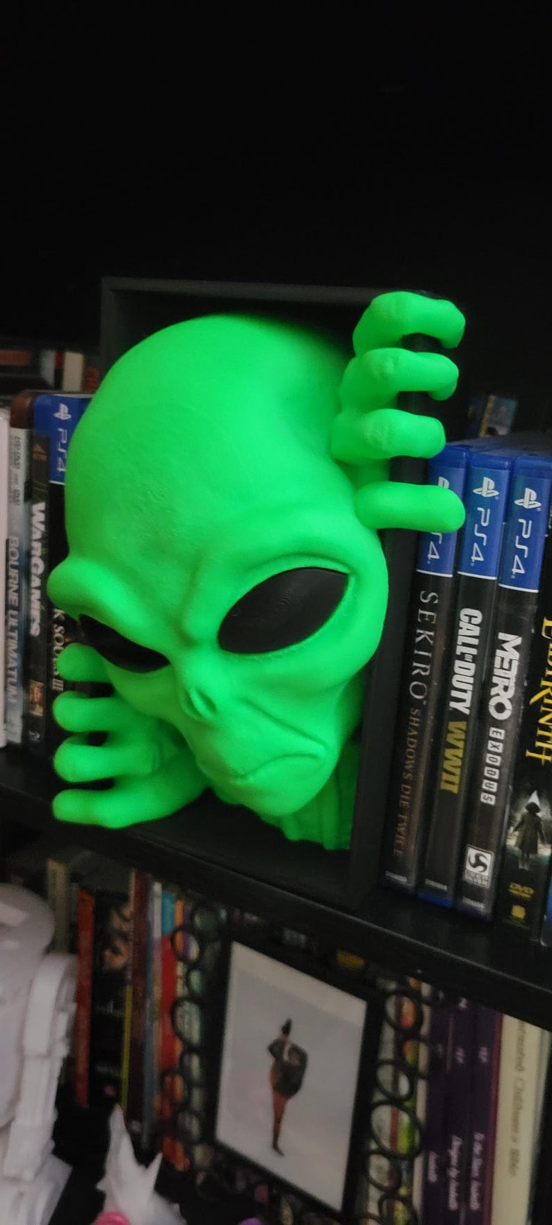 Alien Book Nook: Sci-fi Book Shelf Insert - Etsy