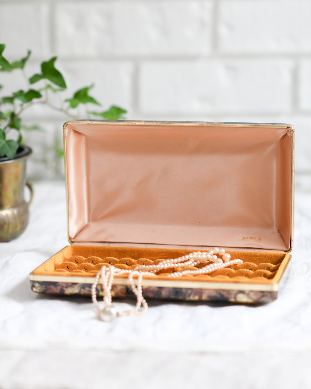 Retro 1980's Clamshell Jewelry Case by Mele Vintage - Etsy