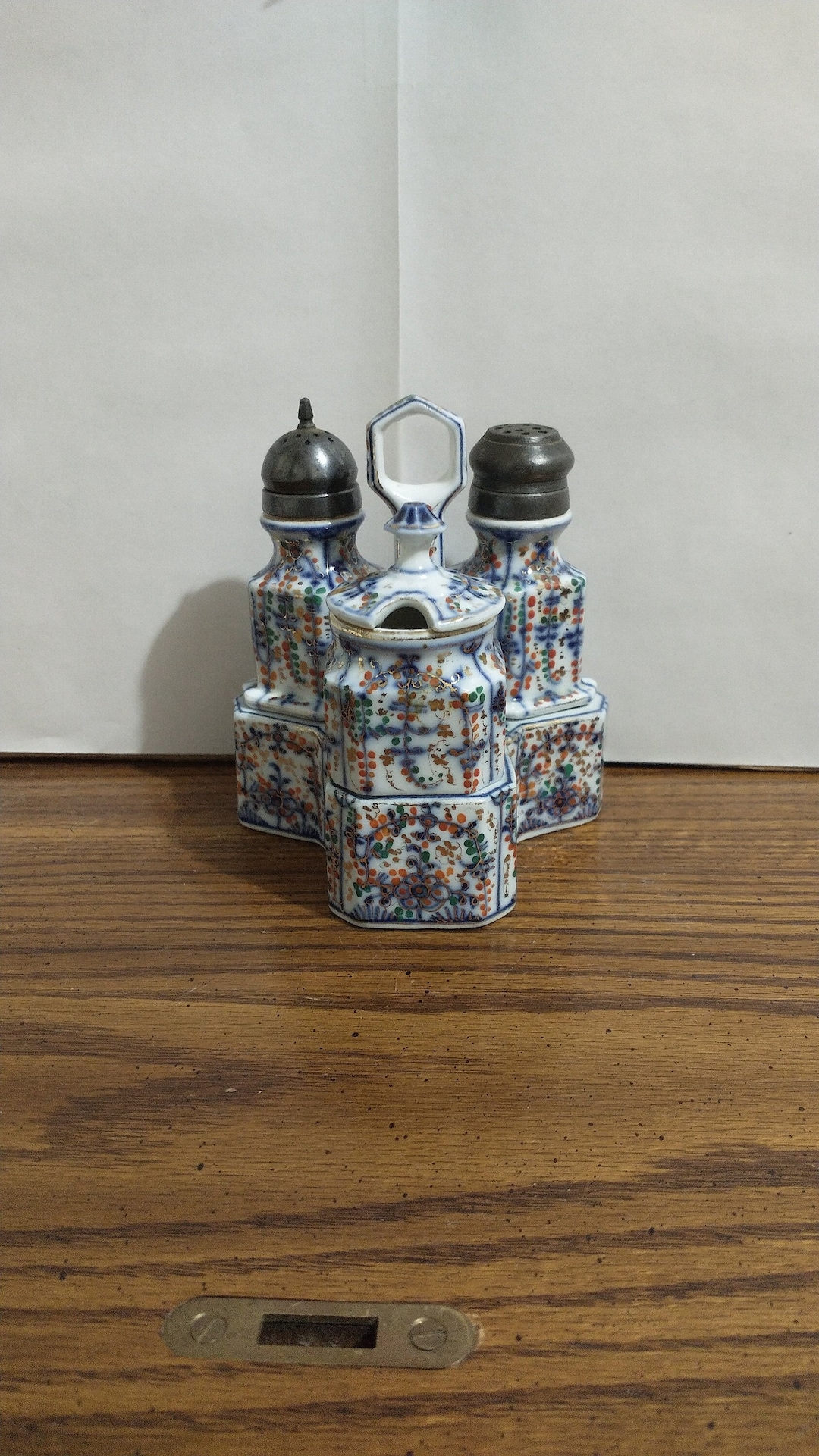 Rare 18th Century Chinese Imari Style Cruet Set: Hand-painted Export ...