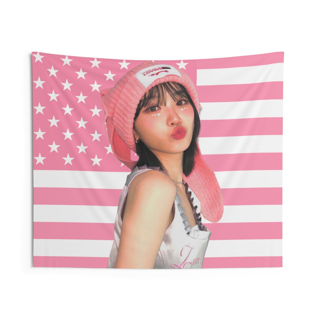 Le Sserafim Chaewon Pink America Flag Tapestry, Kpop Funny Room Merch, Regalo para Le Sserafim ...