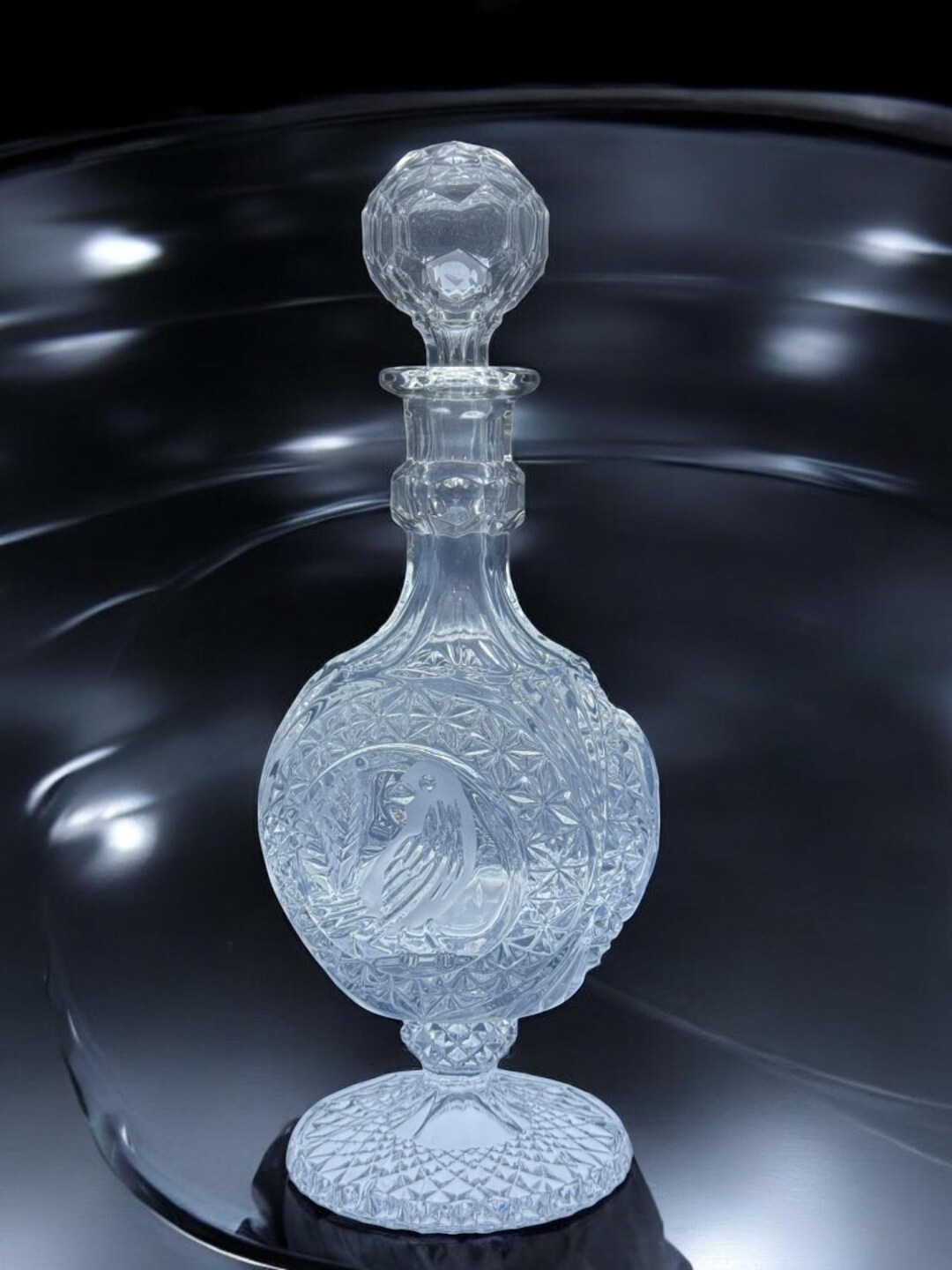 Hofbauer Crystal “the Byrdes Collection”. Footed 750ml Decanter W ...