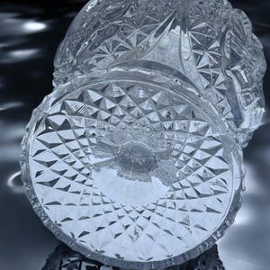 Hofbauer Crystal “the Byrdes Collection”. Footed 750ml Decanter W ...