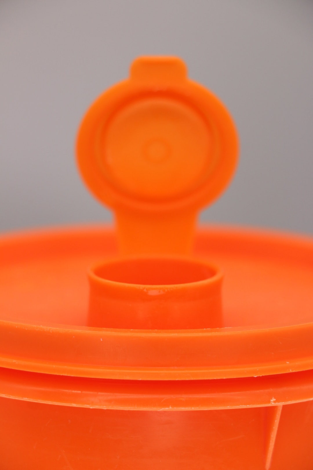 Vintage Tupperware Pitcher, 32 Oz. Container With Pouring Spout Orange ...