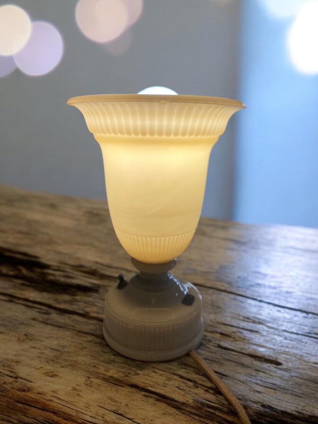 Vintage Aladdin Alacite Glass Urn Electric Table Lamp - Etsy