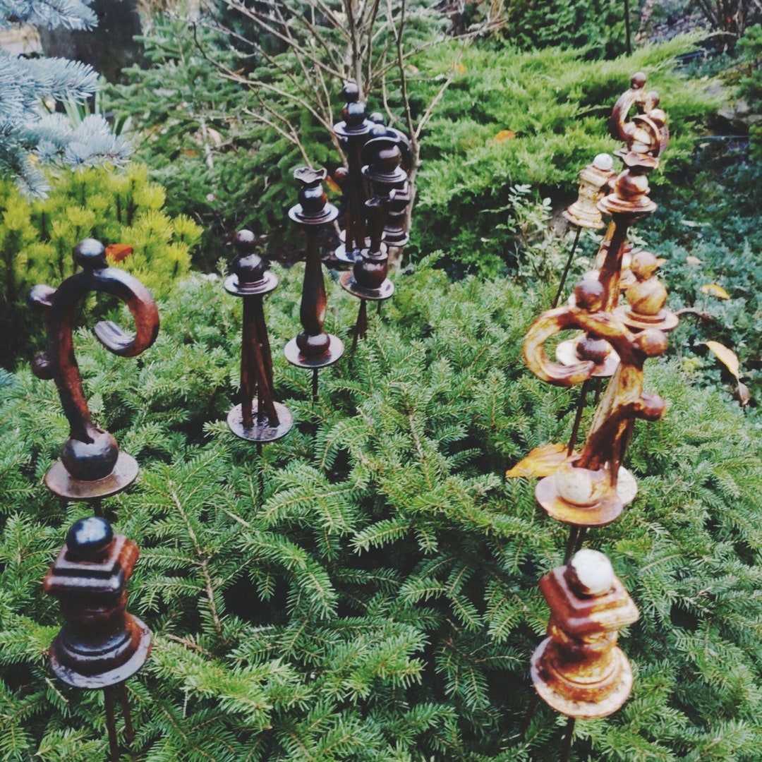 Rusty Metal Chess Set : Main Chess Pieces, Garden Stakes Decor, Rusty ...