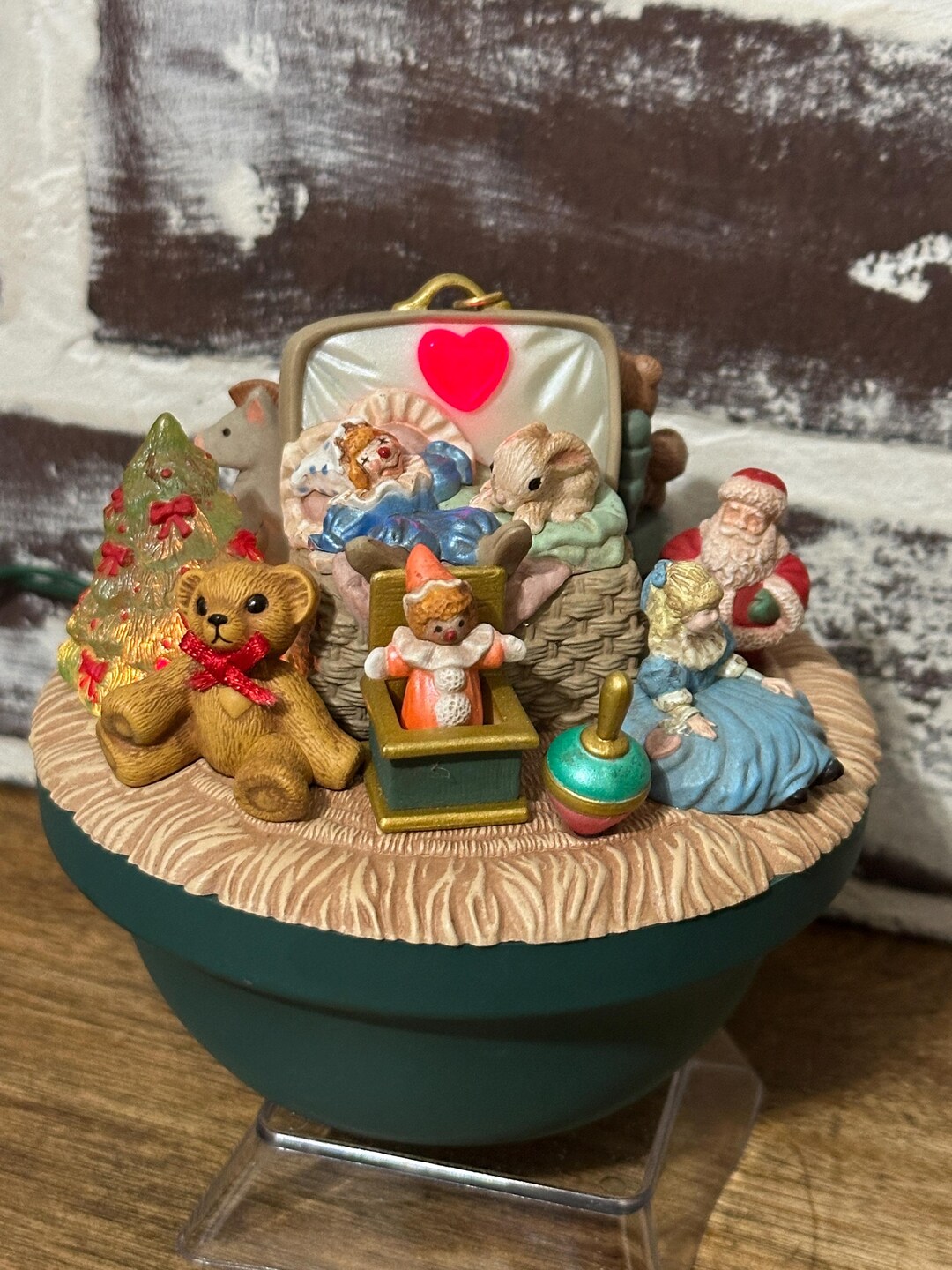 1995 Hallmark Keepsake Ornament: Victorian Toy Box With Light, Motion ...
