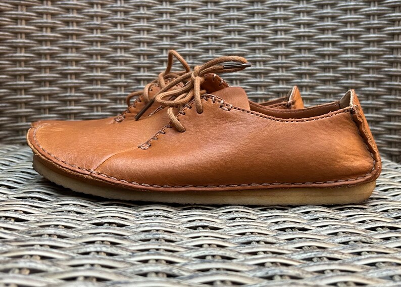 Vintage 2000s Clarks Originals Faraway Field Low-top Womens Moccasin ...