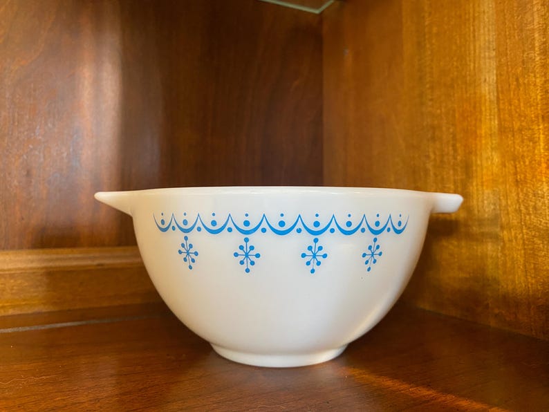 Pyrex Snowflake Garland Cinderella Mixing Bowl Full Set of 4 | Pyrex ...
