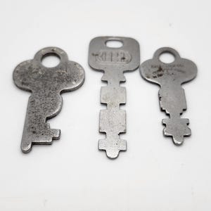 Vintage Set of Padlock Keys I Lot of 3 I Eagle Lock Co. Key | Yale Key ...
