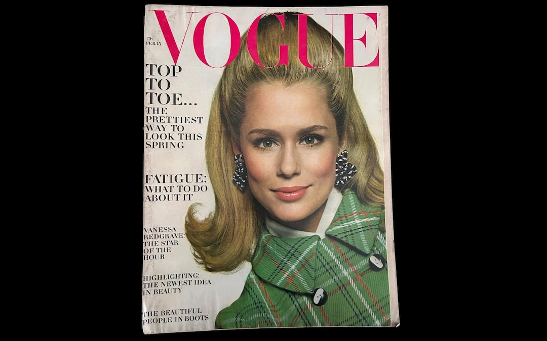 1967 VOGUE Magazine | Cover: Lauren Hutton | February 15, 1967 | Twiggy ...