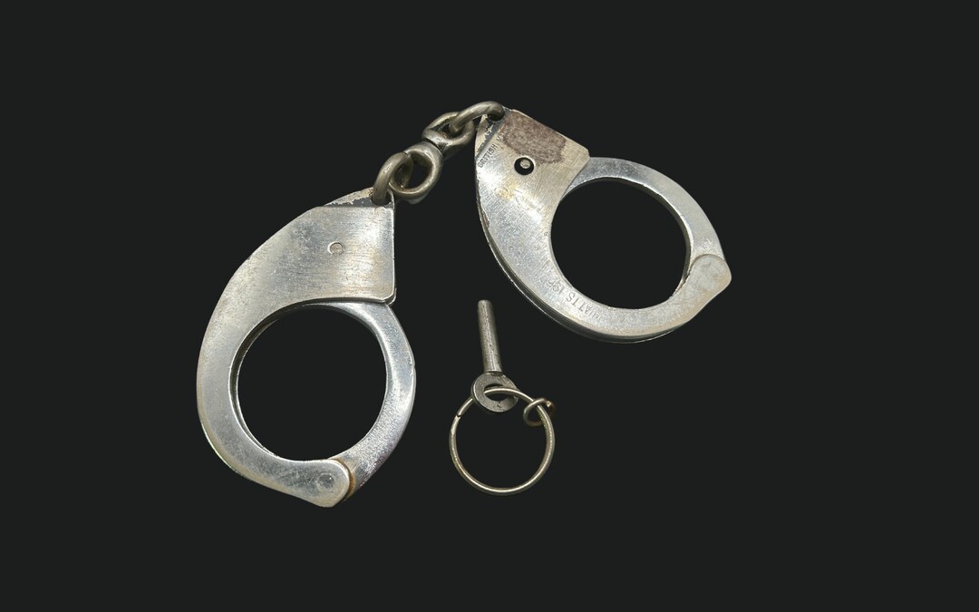 Authentic 1960 HIATTS Police Handcuffs With Key | Vintage Law ...