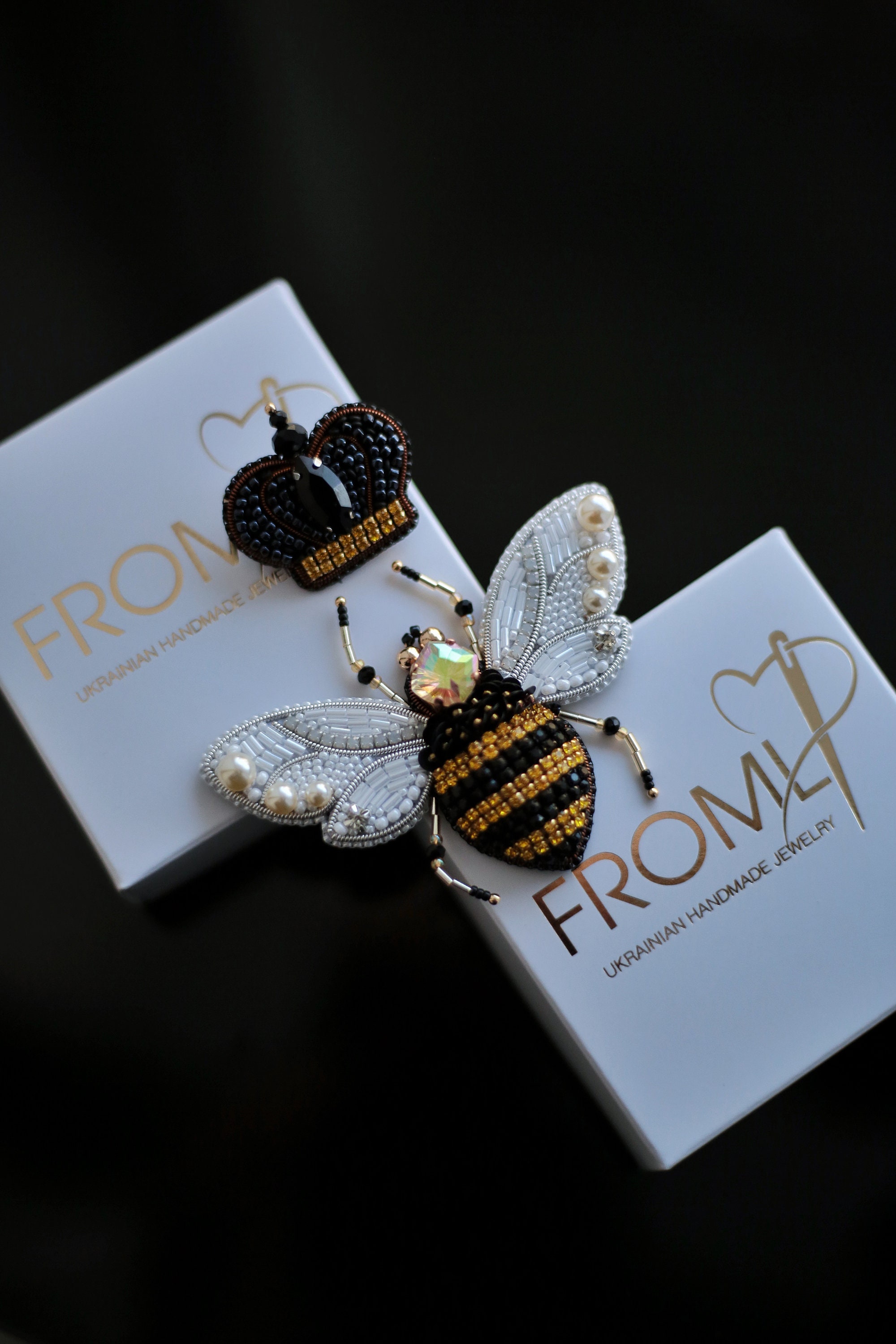 Queen Bee Lapel Pin With Royal Crown| Beaded Honey Bumble Bee Insect ...